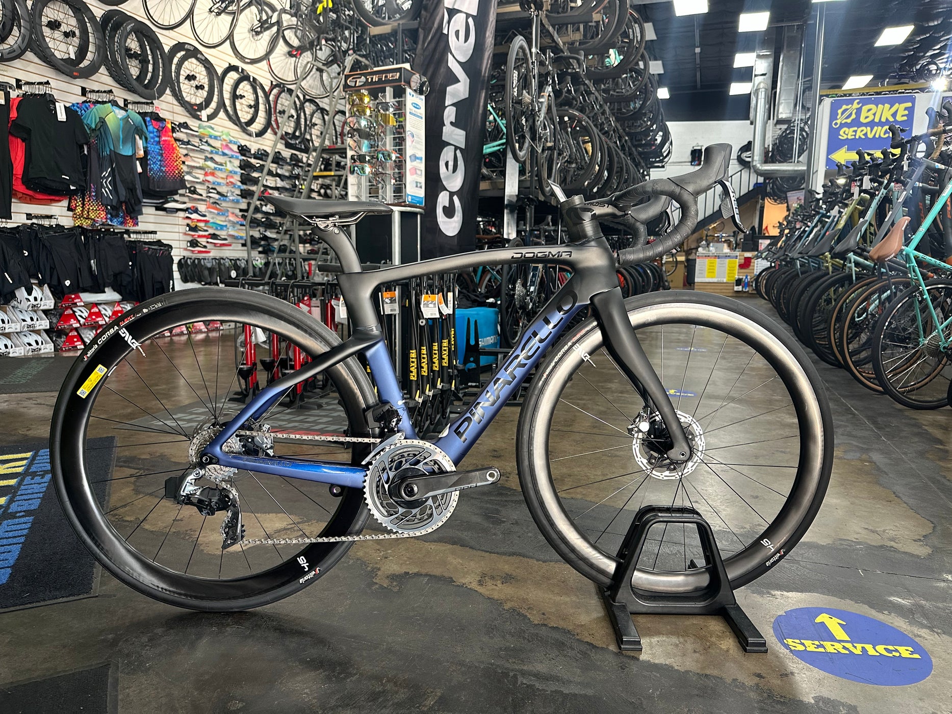 Pinarello Dogma F Disc SRAM Red eTap AXS - Enve Foundation 45 - 2024 ...
